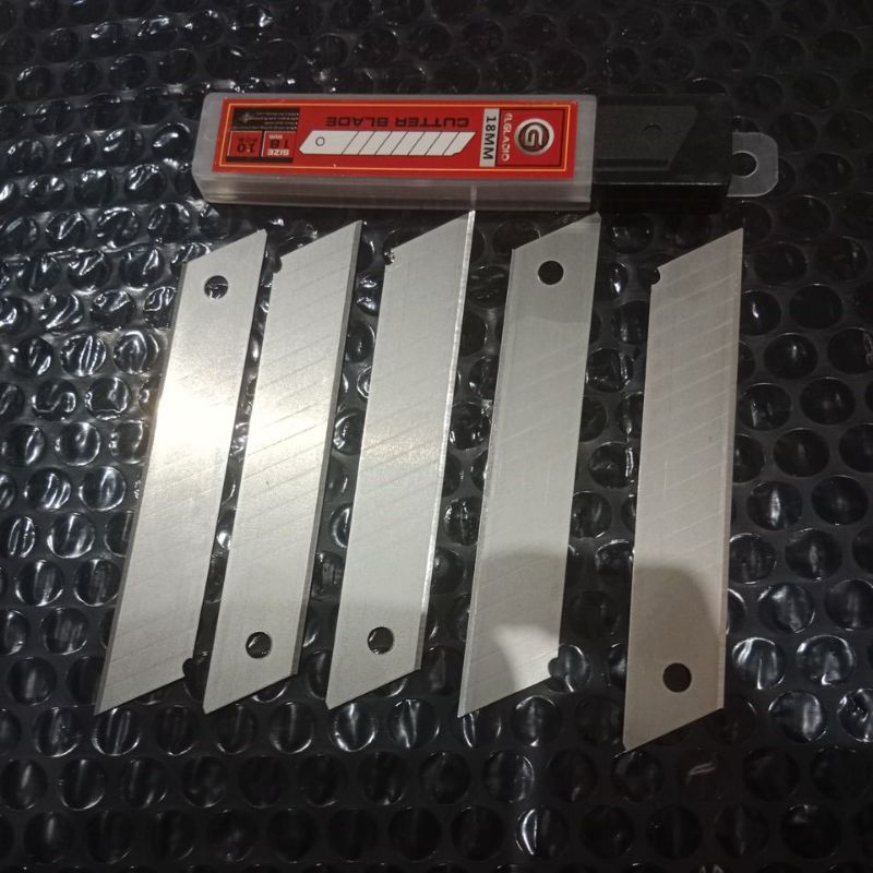 Jual ISI CUTTER BESAR PISAU KARTER SIZE 18MM ISI 5 PCS | Shopee Indonesia