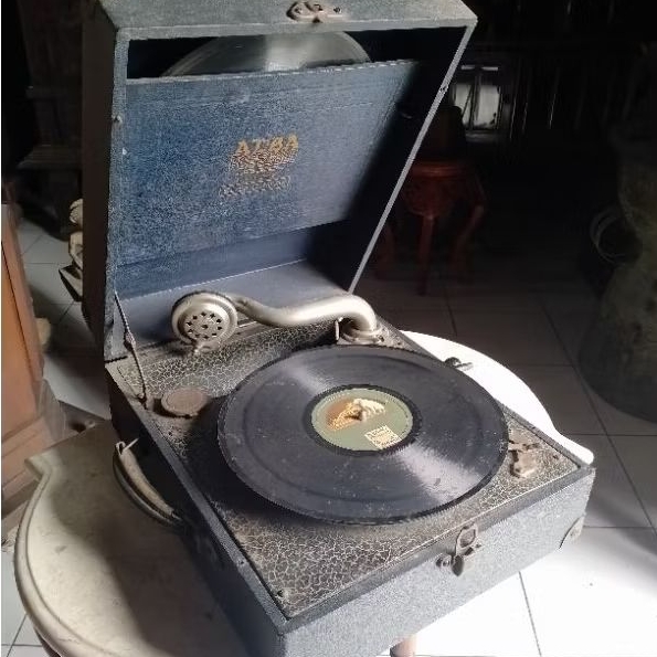 Jual Gramophone Portabel Alba Seven O Seven Biru Tua Made in Swiss 1930 ...
