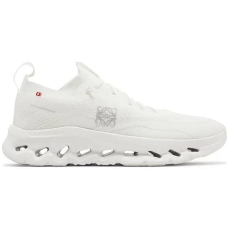 Jual Sneakers Men's Sepatu On Running Loewe x Cloudtilt Polyester White ...