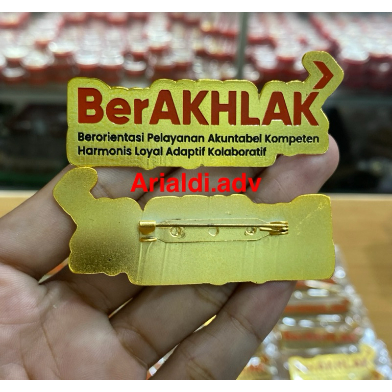Jual pin BerAKHLAK asn kuningan disepuh emas peniti pin berakhlak asn ...