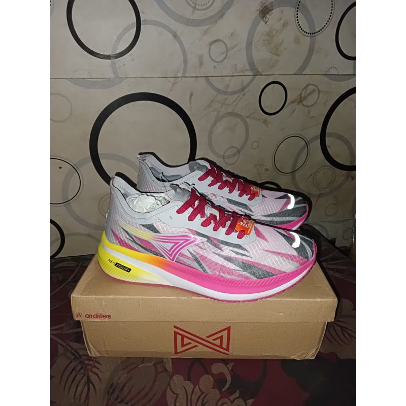 Jual Sepatu Running Ardiles Infinity Flash Abu abu/Merah Fushia Ukuran ...
