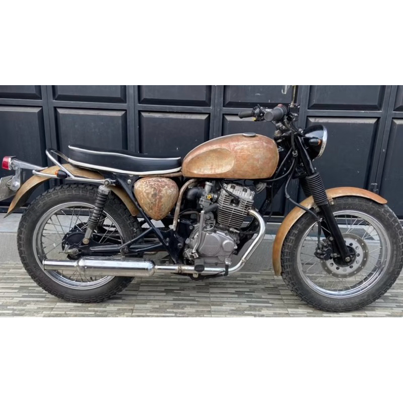 Jual Tangki custom,tangki british,tangki triumph. | Shopee Indonesia