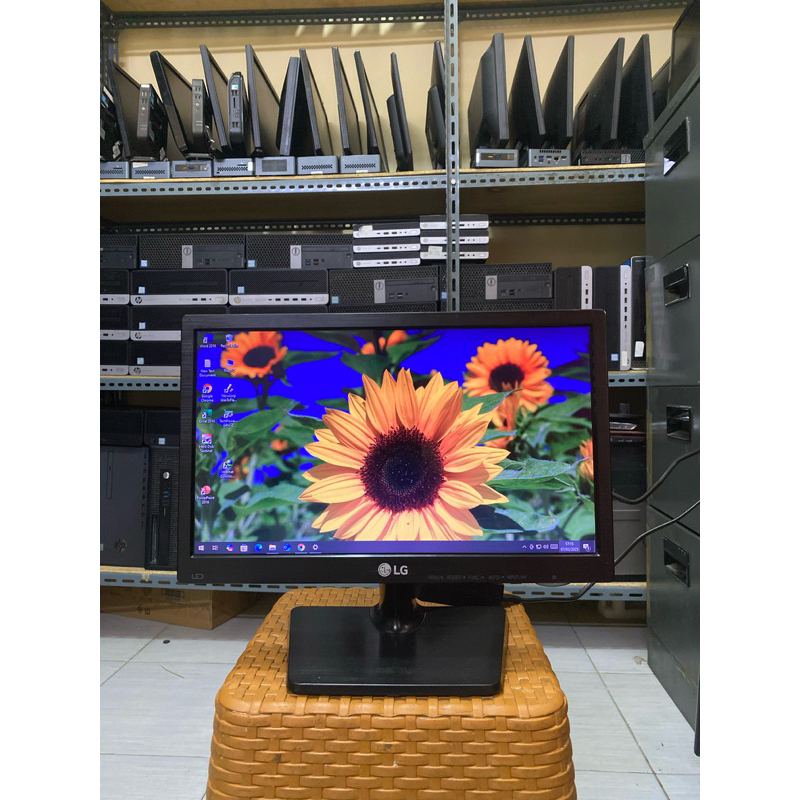 Jual obral led monitor 16 inch LG wide scren bisa cctv komplit kabel ...