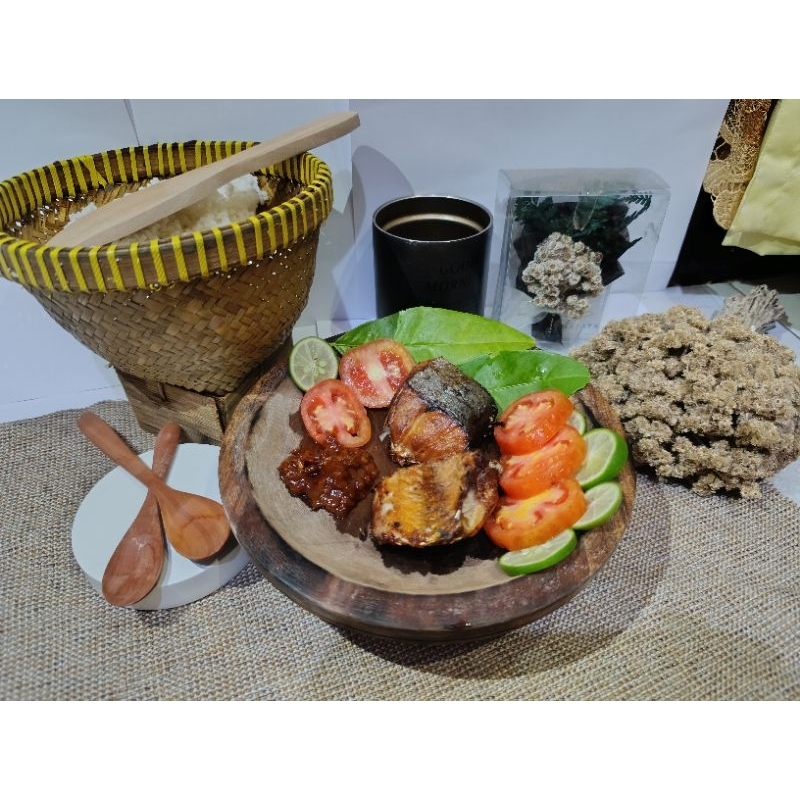 Jual Daging Ikan Manyung Asap 2 pack isi 12 potong daging besar 500Gram ...