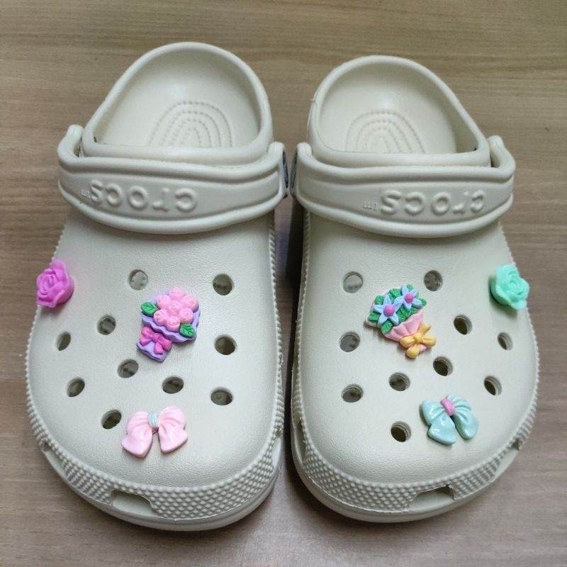 Jual SANDAL CROCS M6 W8 CREAM CLASSIC CLOG BEIGE CREAM NO CUTTING MADE ...