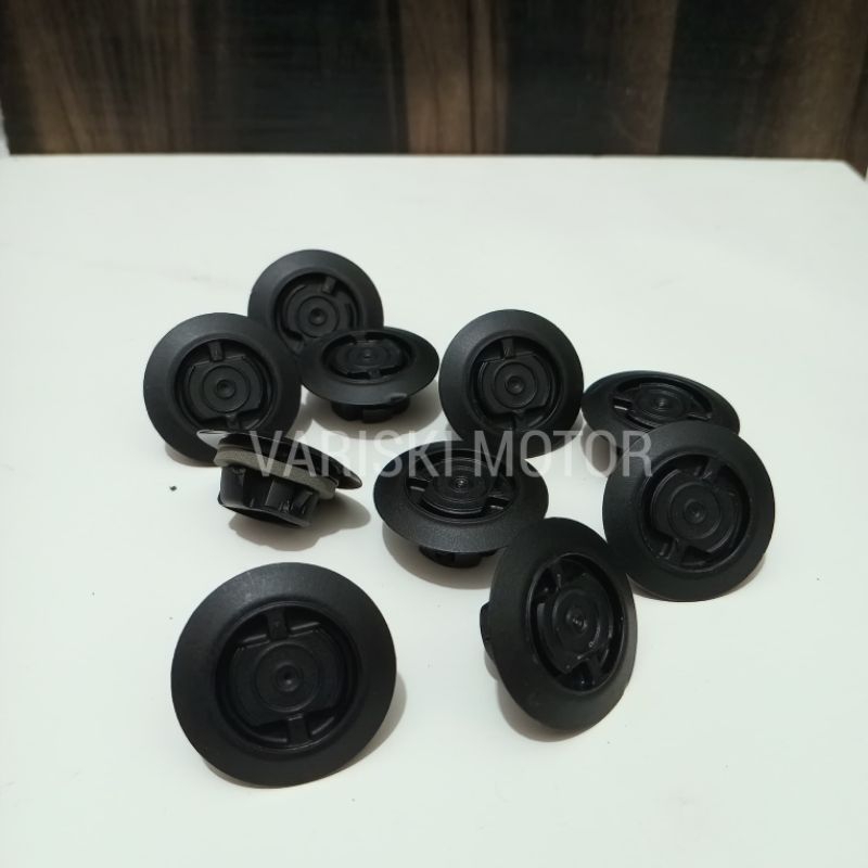 Jual kancing klip body kit tayota Innova zenix modellista original ...