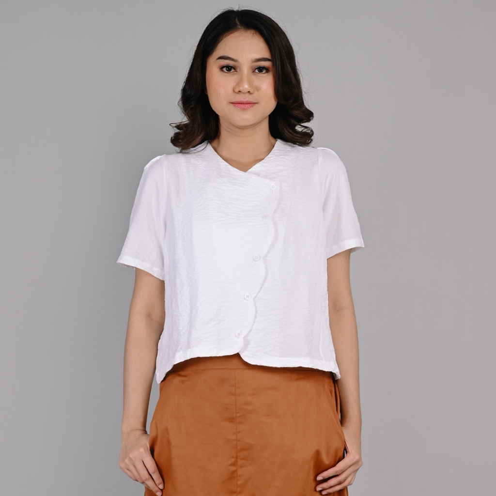 Jual Blanka Baju Blouse Wanita Scallop Accent White | Shopee Indonesia
