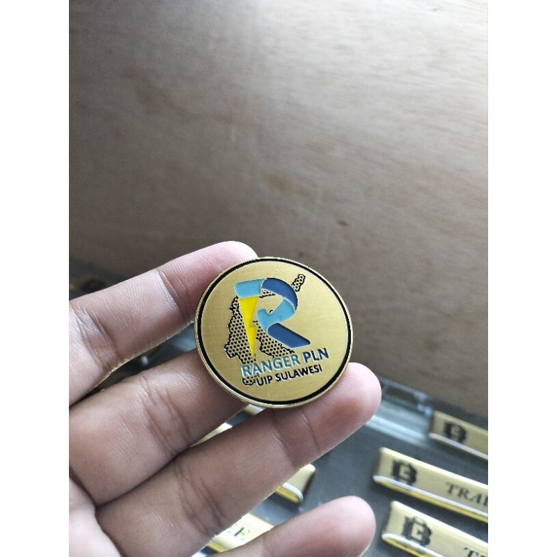 Jual pin custom logo ranger PLN bahan kuningan | Shopee Indonesia