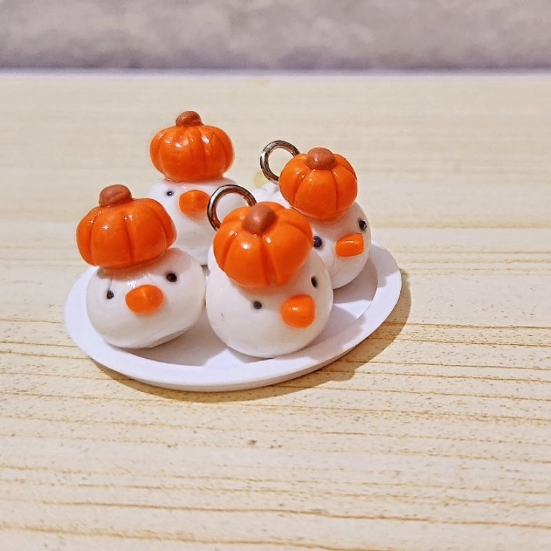 Jual gantungan hp clay ( bebek putih - labu orange ) | Shopee Indonesia
