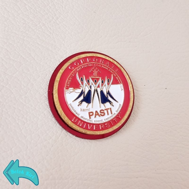 Jual Pin Pasti Akrilik Magnet Bahan Logam Tebal Plus Box Pin ...