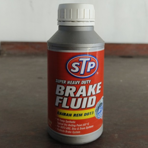 Jual STP Brake Fluid Cairan Minyak Rem DOT 3 Mobil Motor 300 ml PUTIH ...