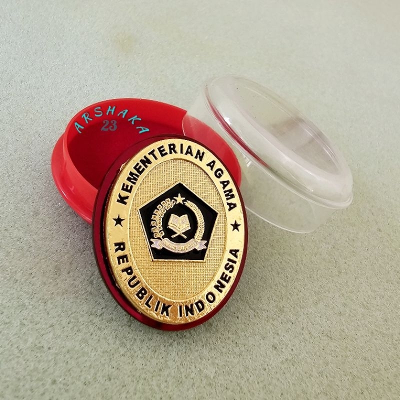 Jual Pin Kemenag Akrilik Magnet Plus Box Pin | Shopee Indonesia
