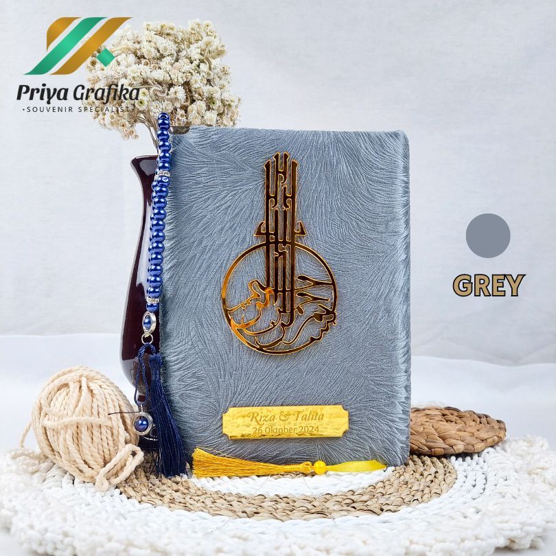 Jual Al Quran Mini Bludru Series Premium / Al-Quran Custom Nama Akrilik ...
