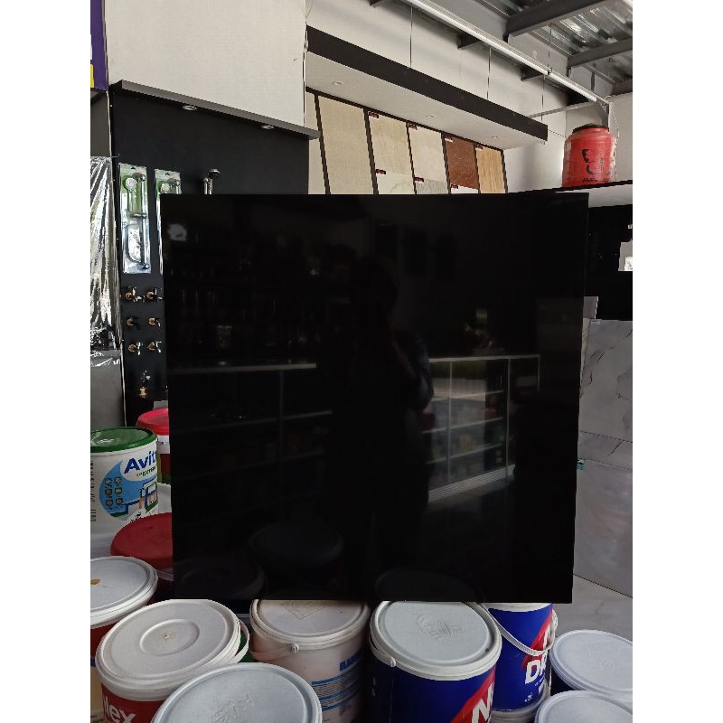 Jual GRANIT JETRI / GRANIT LANTAI 60X60 HITAM POLOS GLOSSY | Shopee ...
