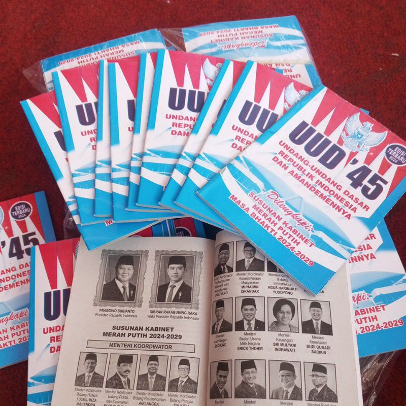 Jual 10 biji Buku UUD 45 Edisi terbaru kabinet Merah putih | Shopee ...