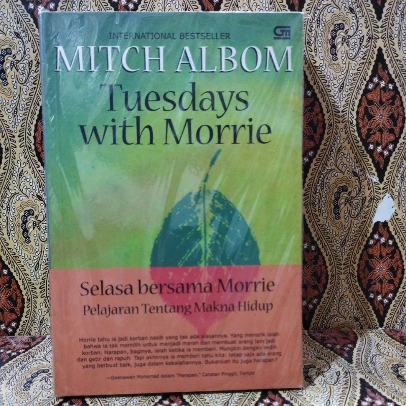 Jual Buku Novel Original Mitch Albom Tuesday With Morrie | Shopee Indonesia