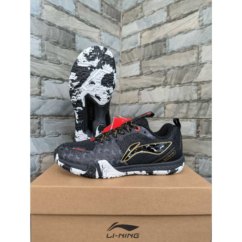Jual Sepatu badminton LINING SAGA LITE X free kaos kaki sepatu ...