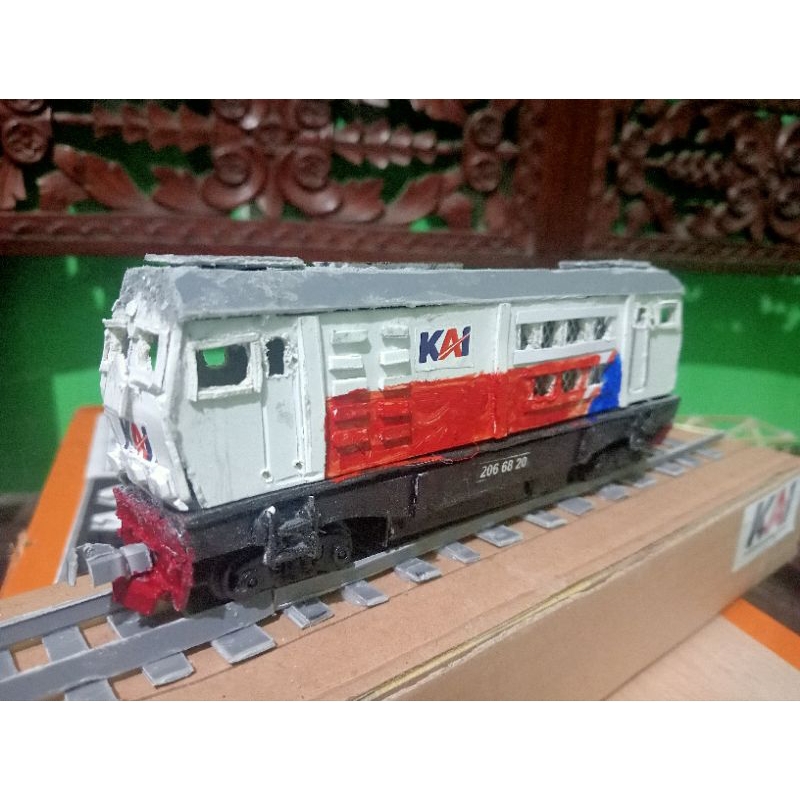 Jual Miniatur Lokomotif BB 304 skala 1:87+box akrilik | Shopee Indonesia