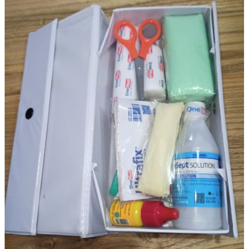 Jual kotak p3k mini onemed lengkap dengan isi | Shopee Indonesia