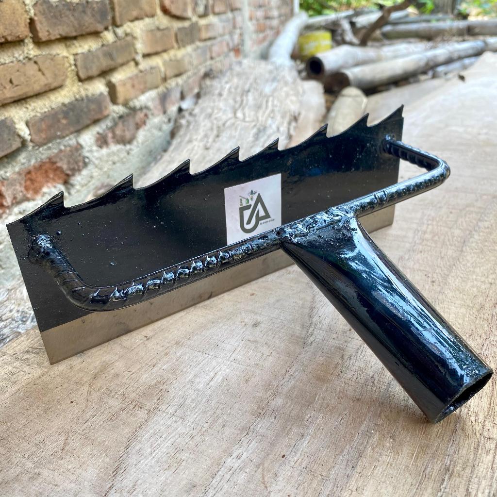 Jual CANGKUL GARUK RUMPUT LIAR GULMA ASLI SELENDANG GERGAJI BAJA FULL ...