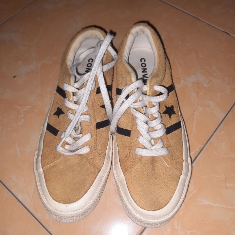 Jual Sepatu Convers kuning thrift/second original | Shopee Indonesia