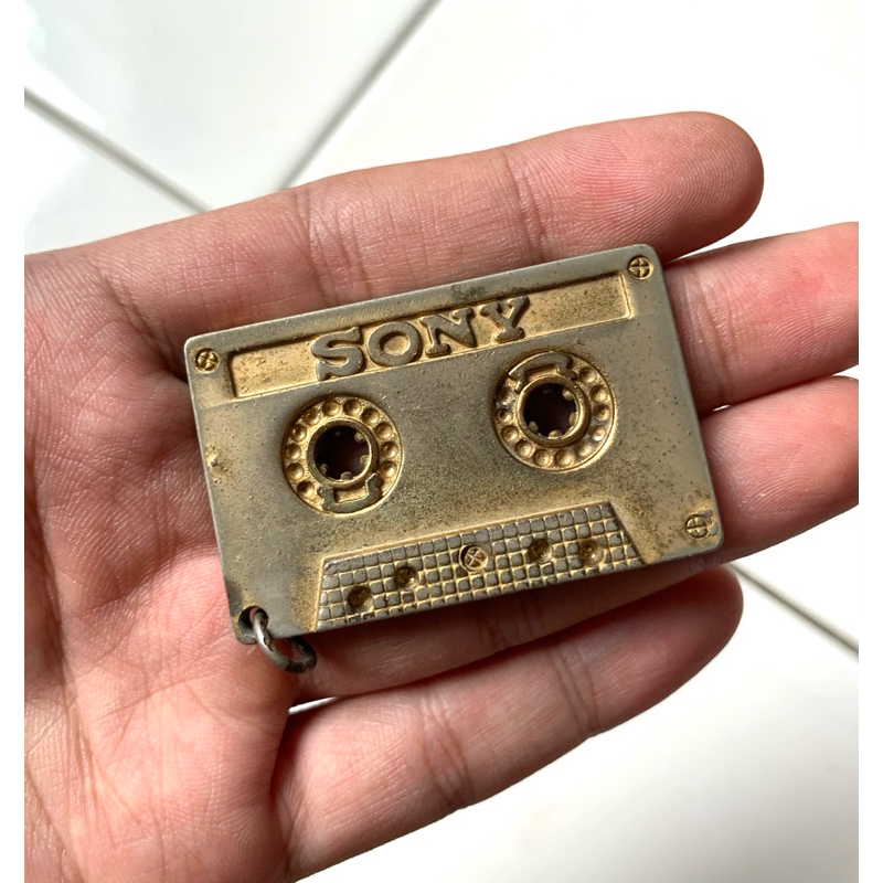 Jual Vintage Keychain Sony Gold Cassette - Gantungan Kunci Kaset Pita ...
