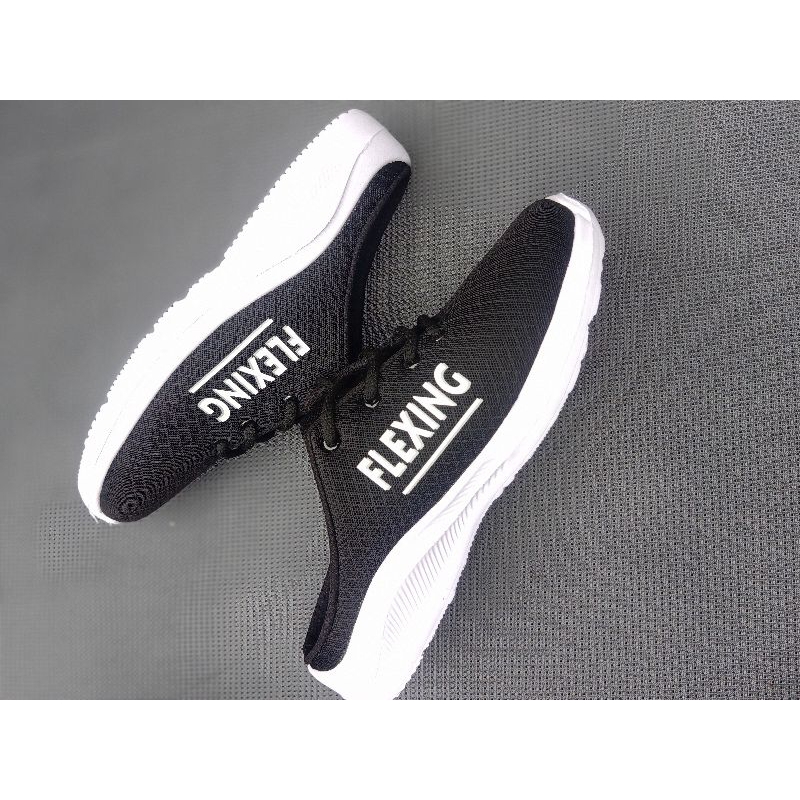 Jual sepatu slop pria logo unik,belum ada di toko lain. cocok di pakai ...