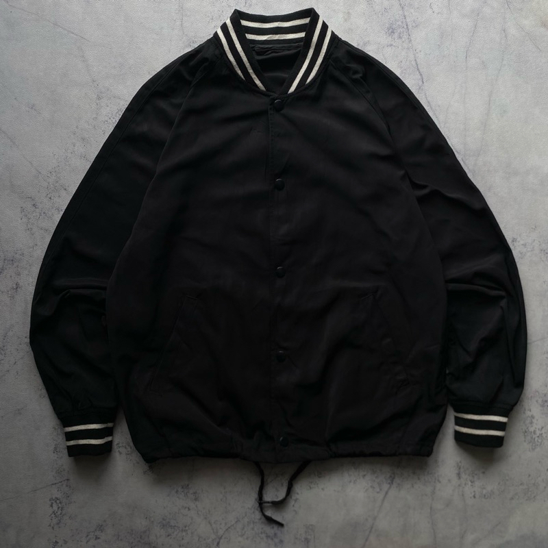 Jual Varsity GU Uniqlo (black) | Shopee Indonesia