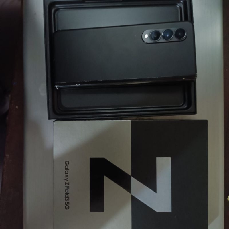Jual Samsung Galaxy Z Fold 3 Sein 12/256 Bonus SPen dan charger ...
