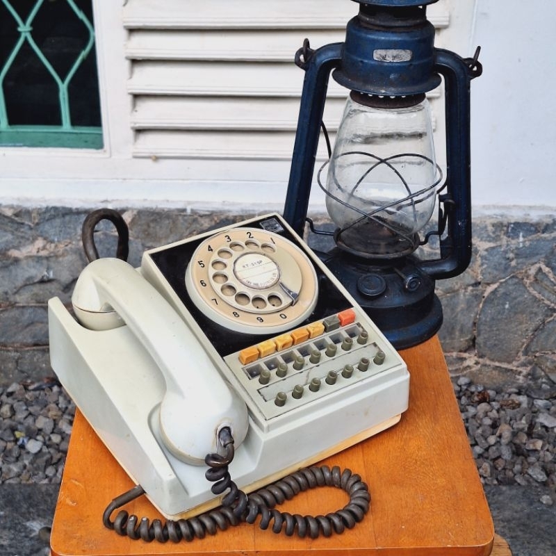 Jual telepon putar kantor lawas jaman dulu dekorasi cafe vintage atau ...