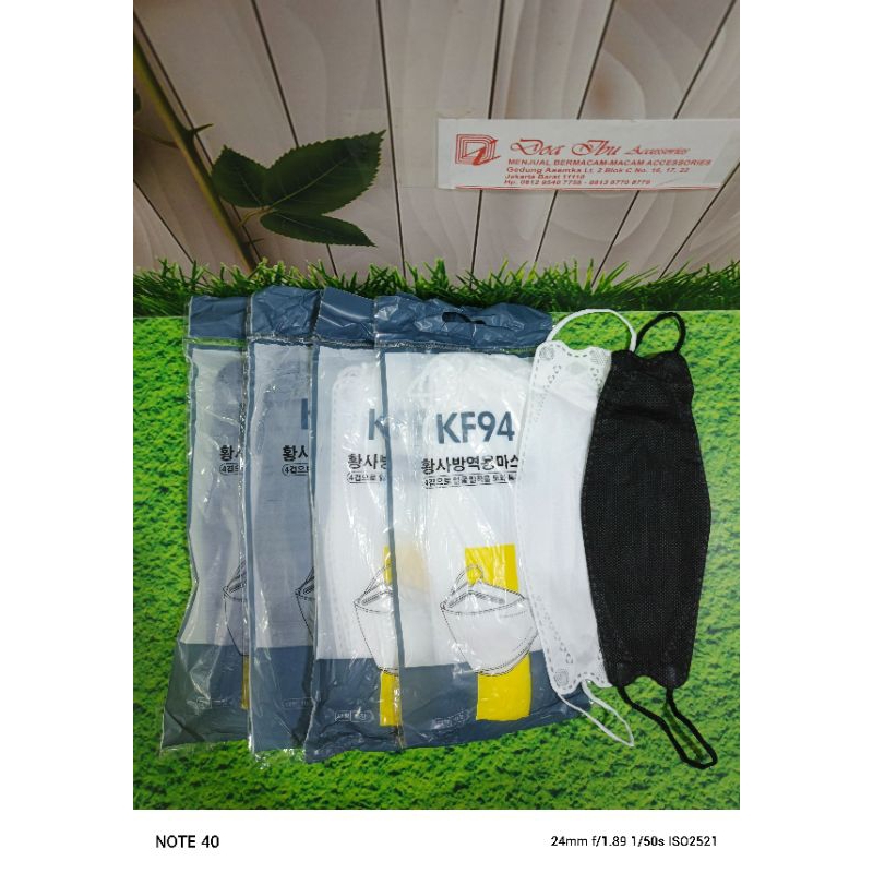 Jual Masker KF94 HITAM DAN PUTIH 1 pak (10 pcs) | Shopee Indonesia