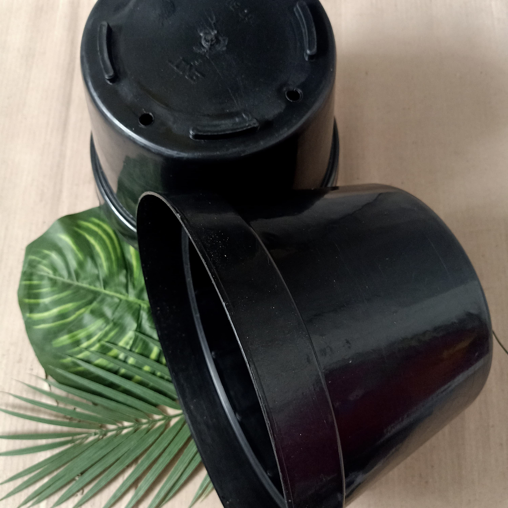 Jual POT HITAM POLOS TEBAL MENGKILAT UKURAN 30/POT TANAMAN BUNGA UKURAN ...