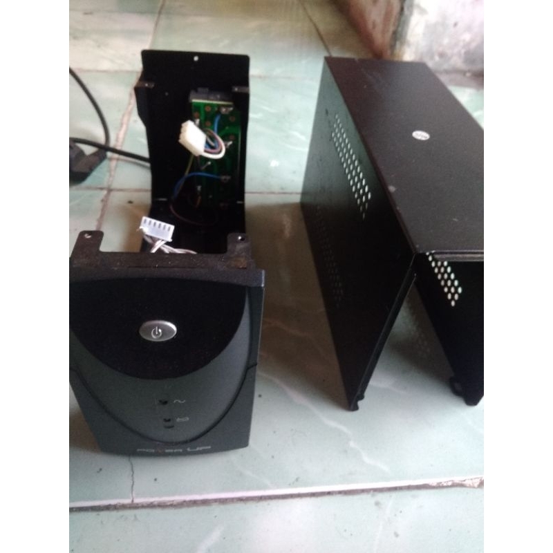 Jual box kosong casing UPS kecil seng tipis bekas minus | Shopee Indonesia