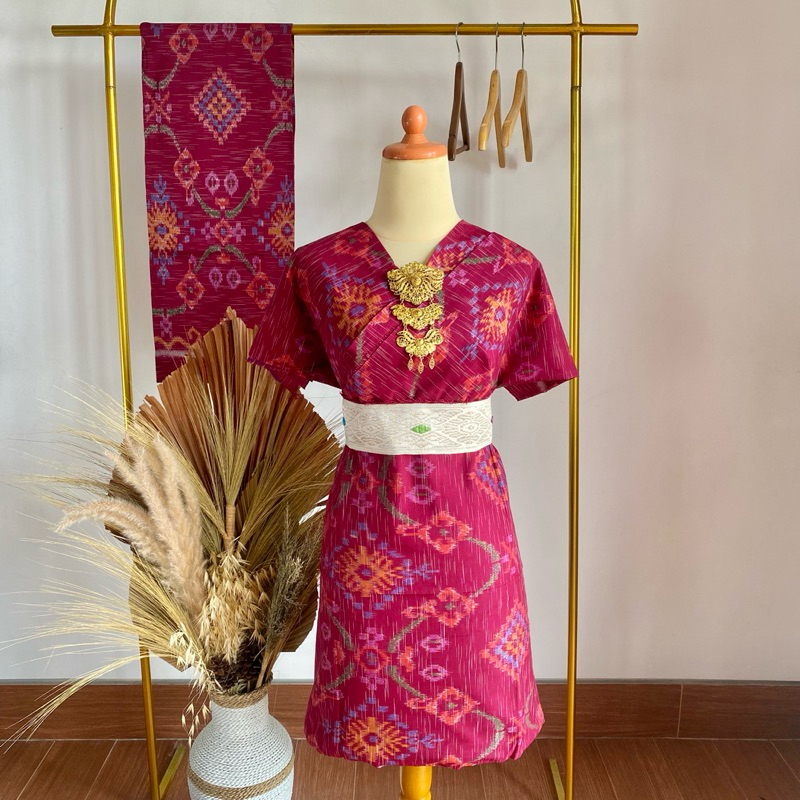 Jual KAIN TENUN ENDEK KHAS BALI MOTIF PATRA ANTIK WARNA DASAR MERAH ...