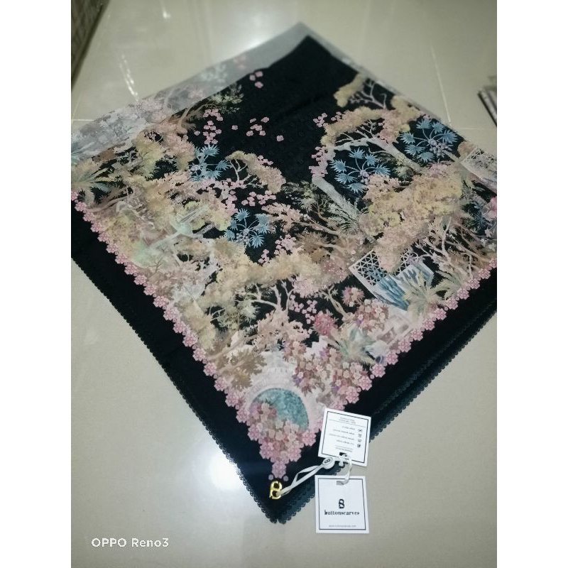 Jual scraf buttonscarves as is sale modinity whs Al Qasr Mashrabiya ...