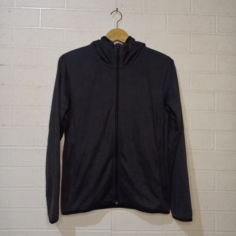 Jual Uniqlo Running Dry Ex Stripe | Shopee Indonesia