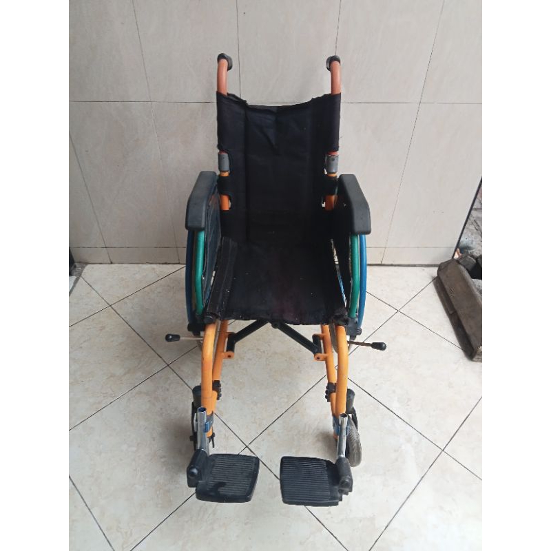 Jual kursi roda anak Gea KURSI RODA ANAK BEKAS | Shopee Indonesia