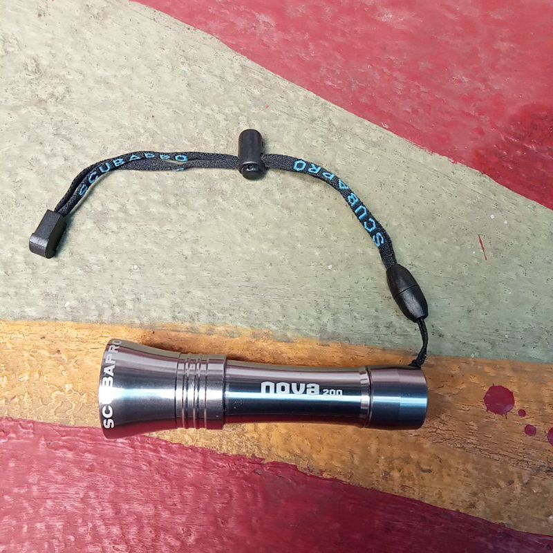 Jual Underwater Torch / Senter Selam SCUBAPRO Nova 200 | Shopee Indonesia