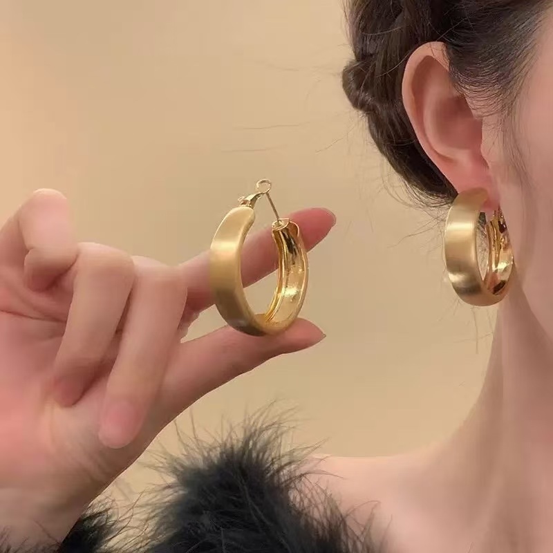 Jual Miss curiosity Anting -anting besar Kepribadian Logam Sederhana ...