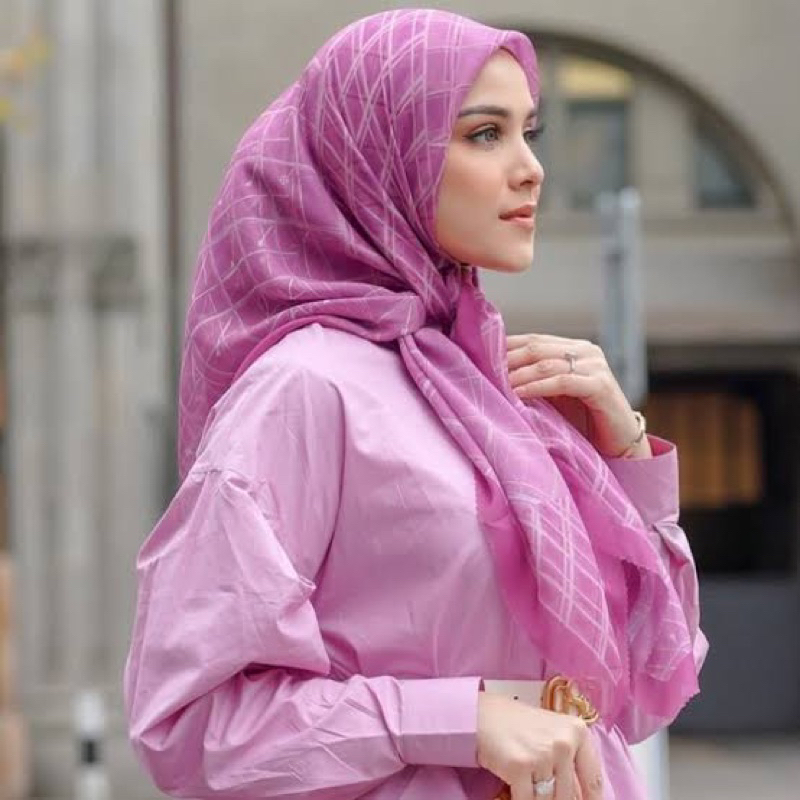 Jual Buttonscarves Louvre Rosebloom (PL No Box, Ori) | Shopee Indonesia