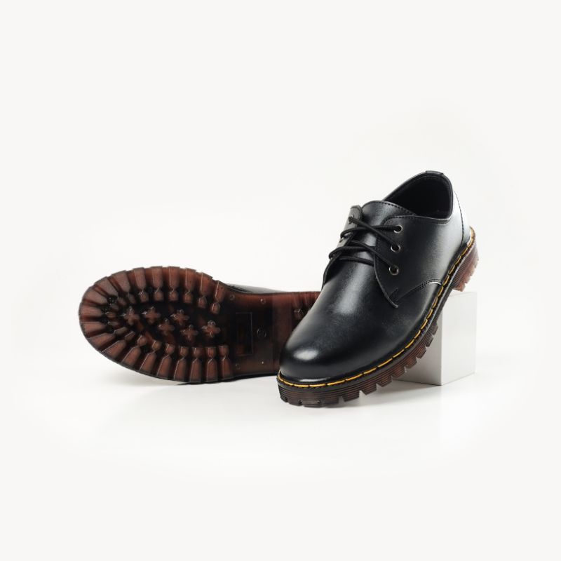 Jual ARZA Sepatu Kulit Pria Hitam Anti Slip Docmart Cowok | Shopee ...