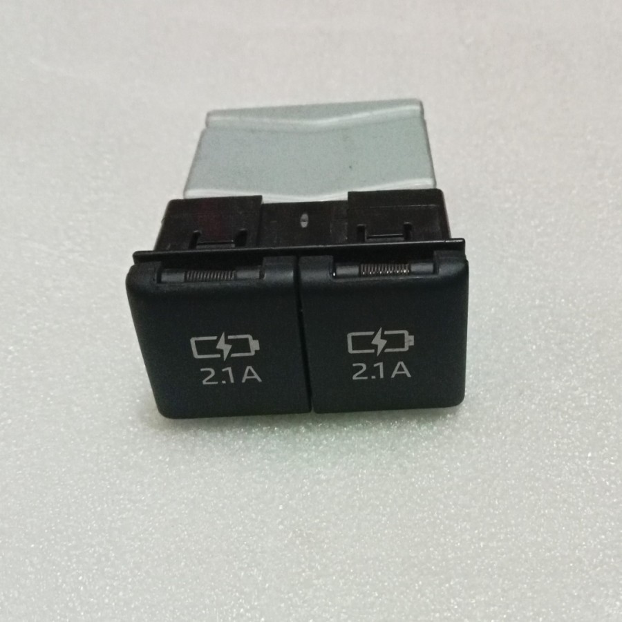 Jual Soket USB Charger Console Rocky Raize Toyota Original | Shopee ...
