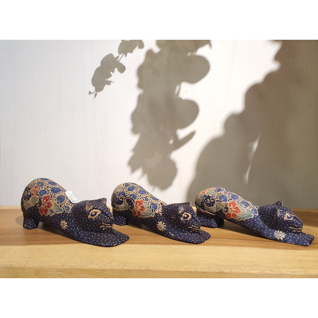 Jual patung kucing batik dongker set 3 19/16/15 cm | Shopee Indonesia