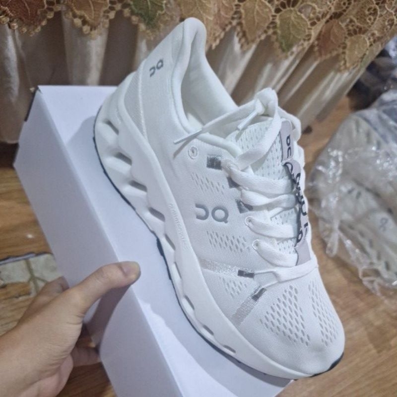 Jual sepatu on cloud surfer tilt white putih salju | Shopee Indonesia