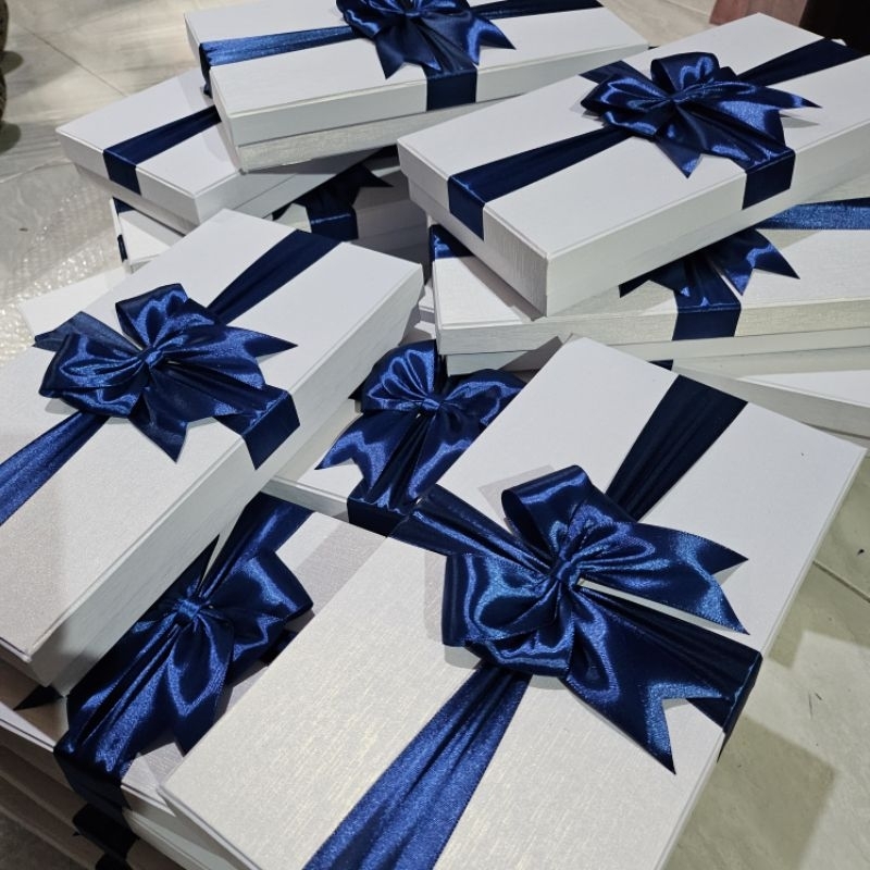 Jual HARDBOX KOTAK KADO EXCLUSIVE PUTIH PITA NAVY | Shopee Indonesia