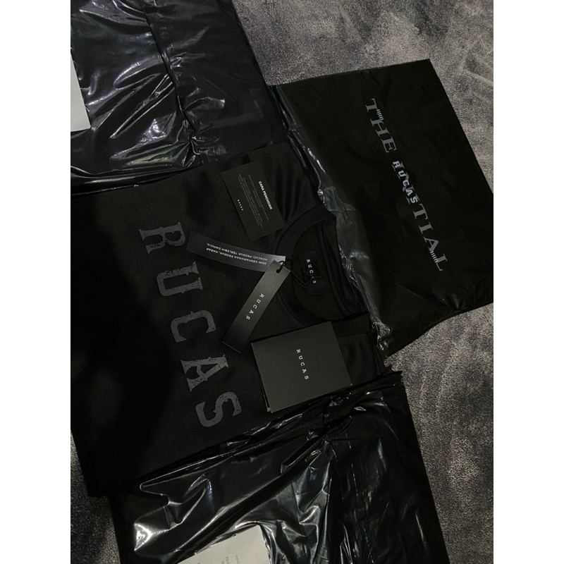 Jual Rucas initial black | Shopee Indonesia
