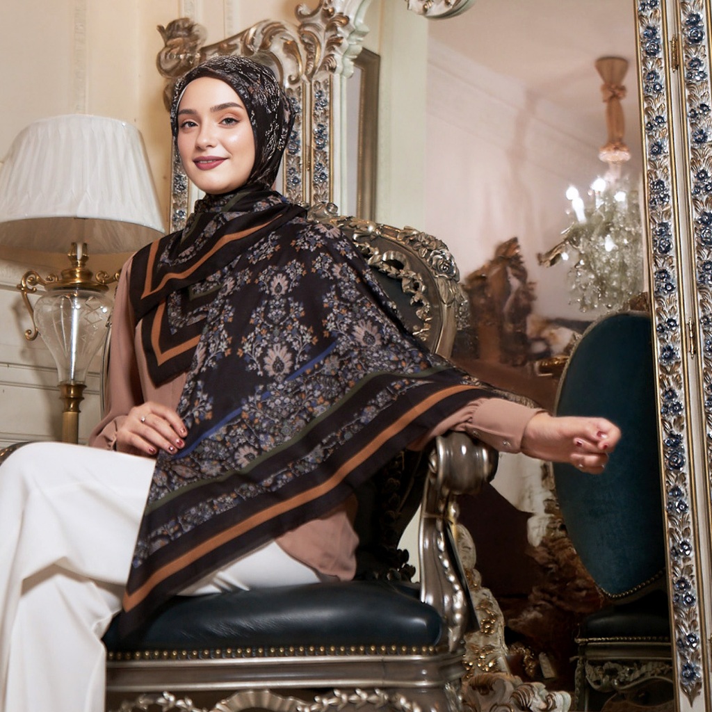 Jual MANDJHA Gabrielle Scarf By IVAN GUNAWAN - Jilbab Hijab Segi Empat ...