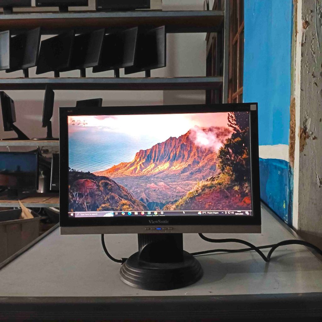 Jual Monitor Merk Viewsonic Lcd 16 inch Wide Kondisi Normal | Shopee ...