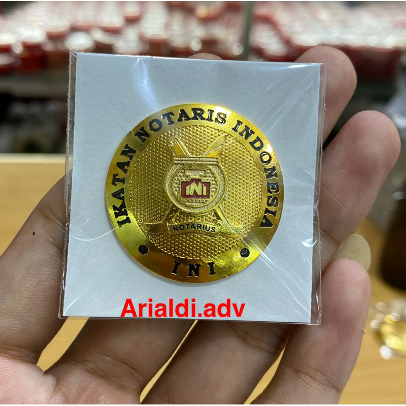 Jual Pin INI pin ikatan notaris indonesia kuningan magnet pin NOTARIS ...