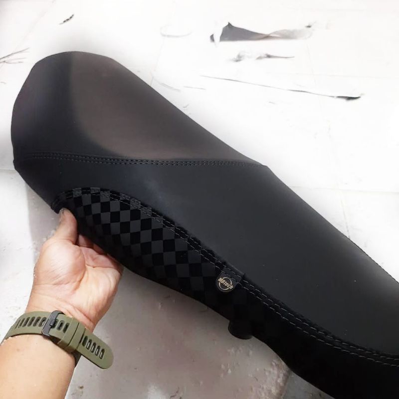Jual Sarung Cover Kulit Jok Motor Stylo 160 MBtech Mix Catur Carbon ...